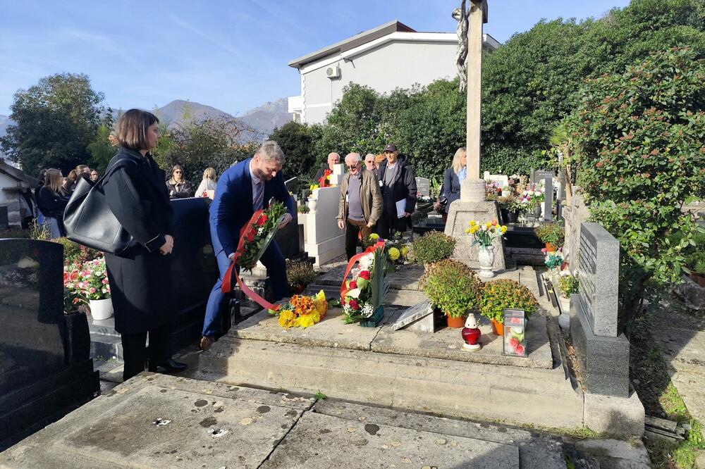 Parobrod "Cetinje" zaslužuje spomenik u parku - Pocetna.me